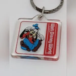 Disney | Accessories | Vintage Walt Disney World Goofy Acrylic Keychain ...
